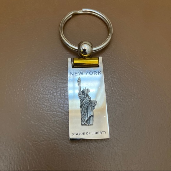 Accessories | New York Statue Of Liberty Keychain Silver Gold Color ...